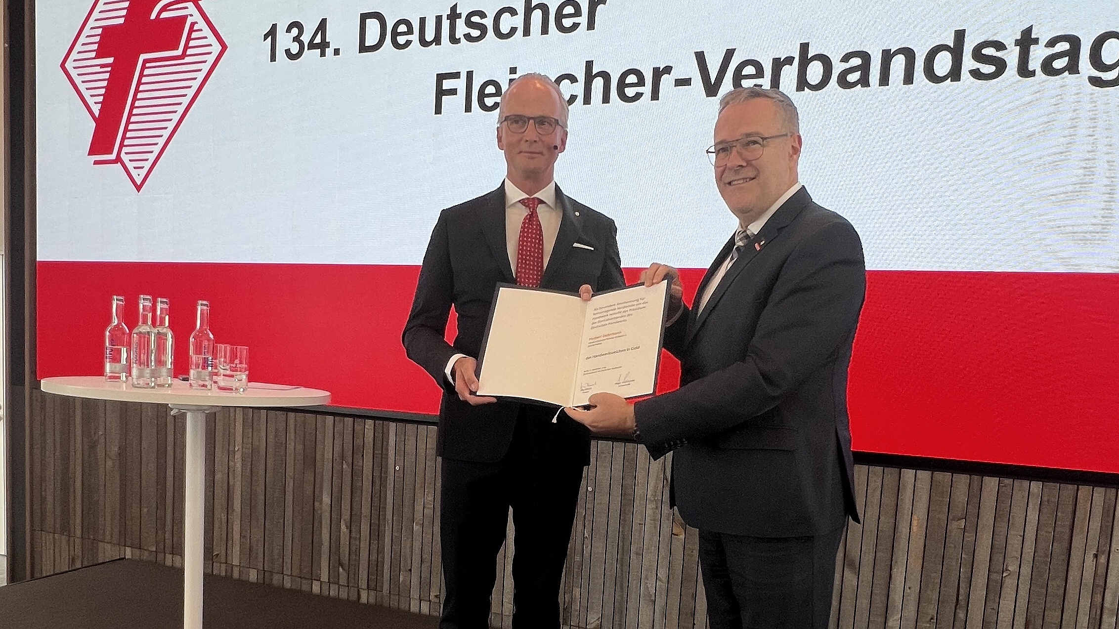 Herbert Dohrmann erhält das Handwerkszeichen in Gold | ZDH